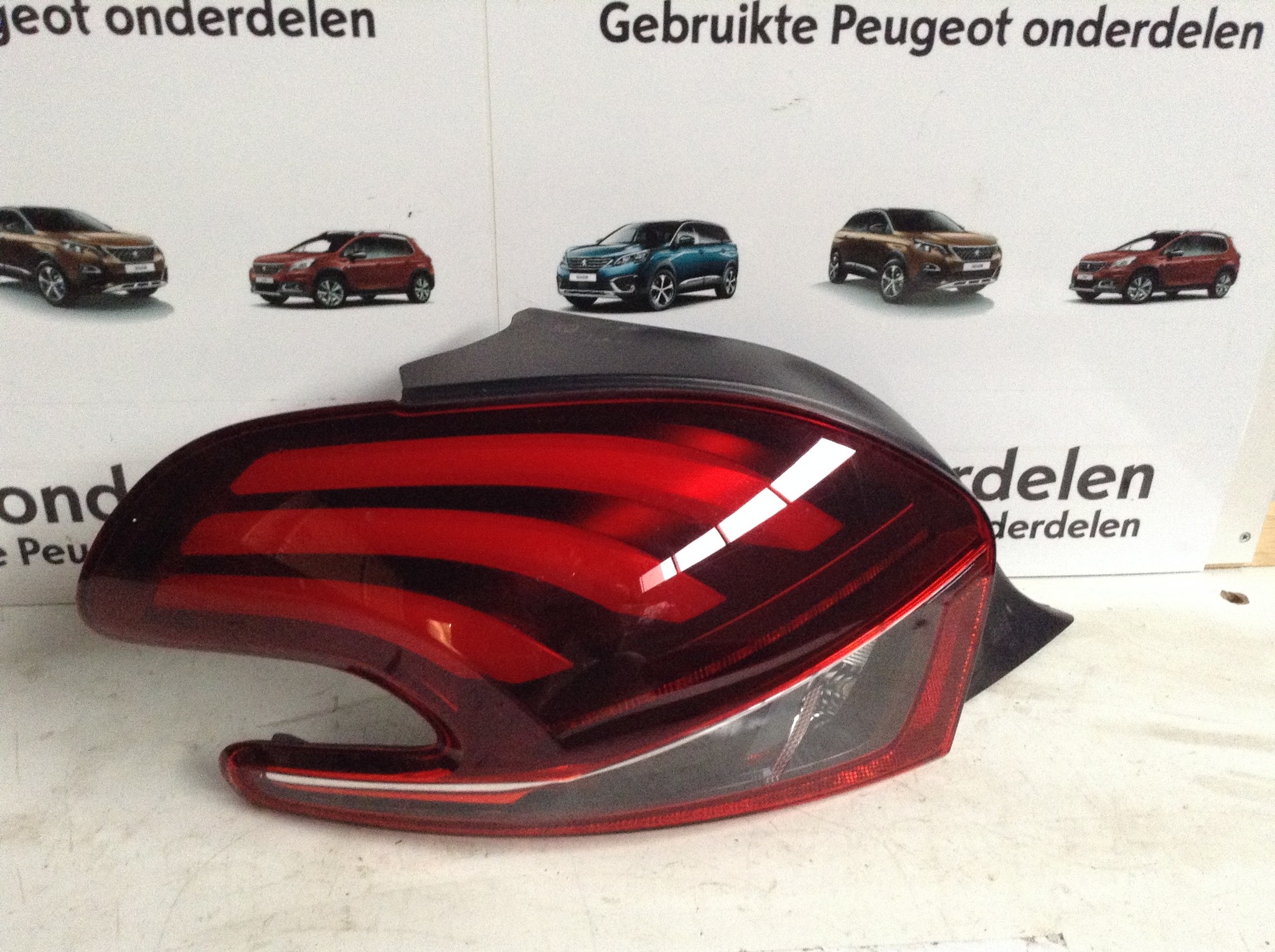 Taillight Left 9825601280 Peugeot 208 Facelift | Drostonderdelen