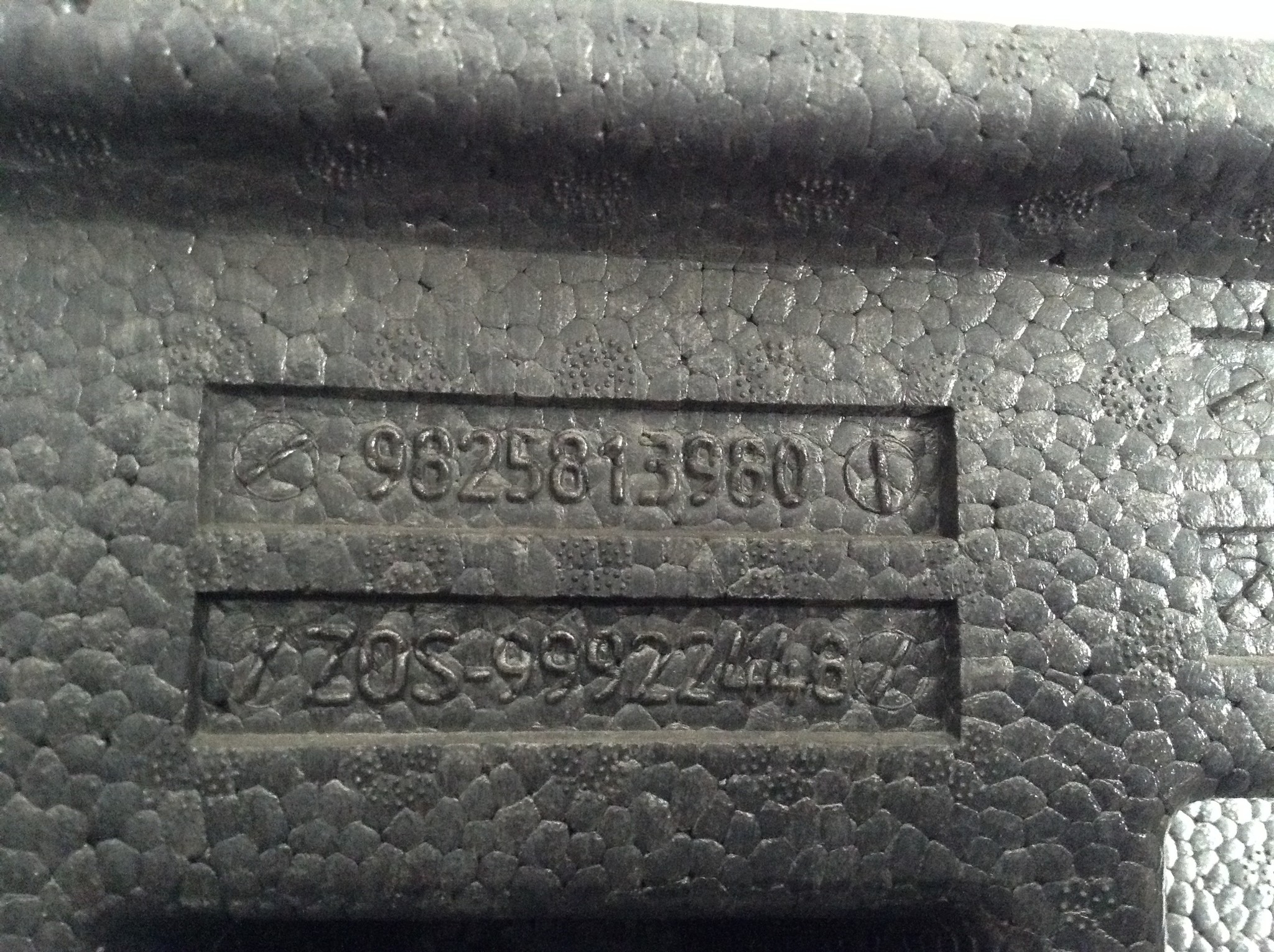 Foam for Front Bumper 9825813980 Peugeot 2008 II P24E | Drostonderdelen