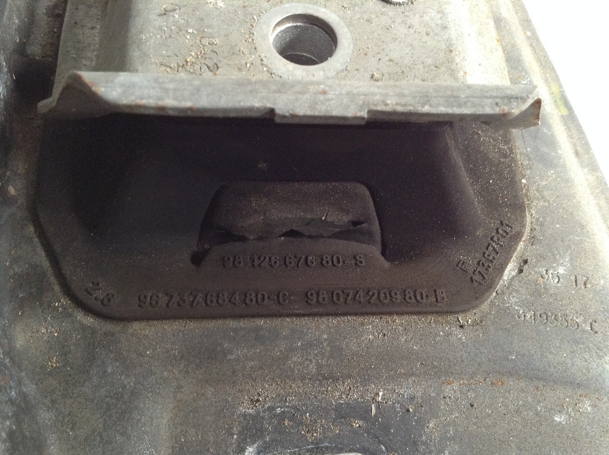 Gearbox Bracket 9812667680/9673768480/9807420980 Peugeot 308 HTP 1.2 ...