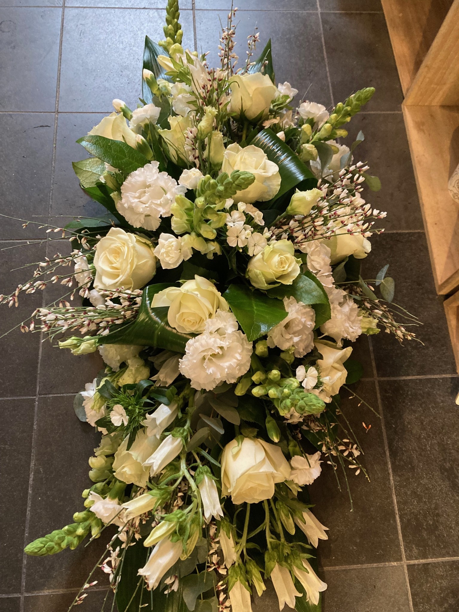 Rouwstuk wit en groen - Atelier Bloem