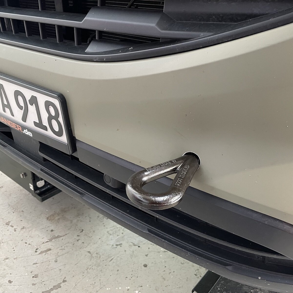 Recovery eye (2nd towing eye), front left, for Ford Transit/Tourneo Cu ...