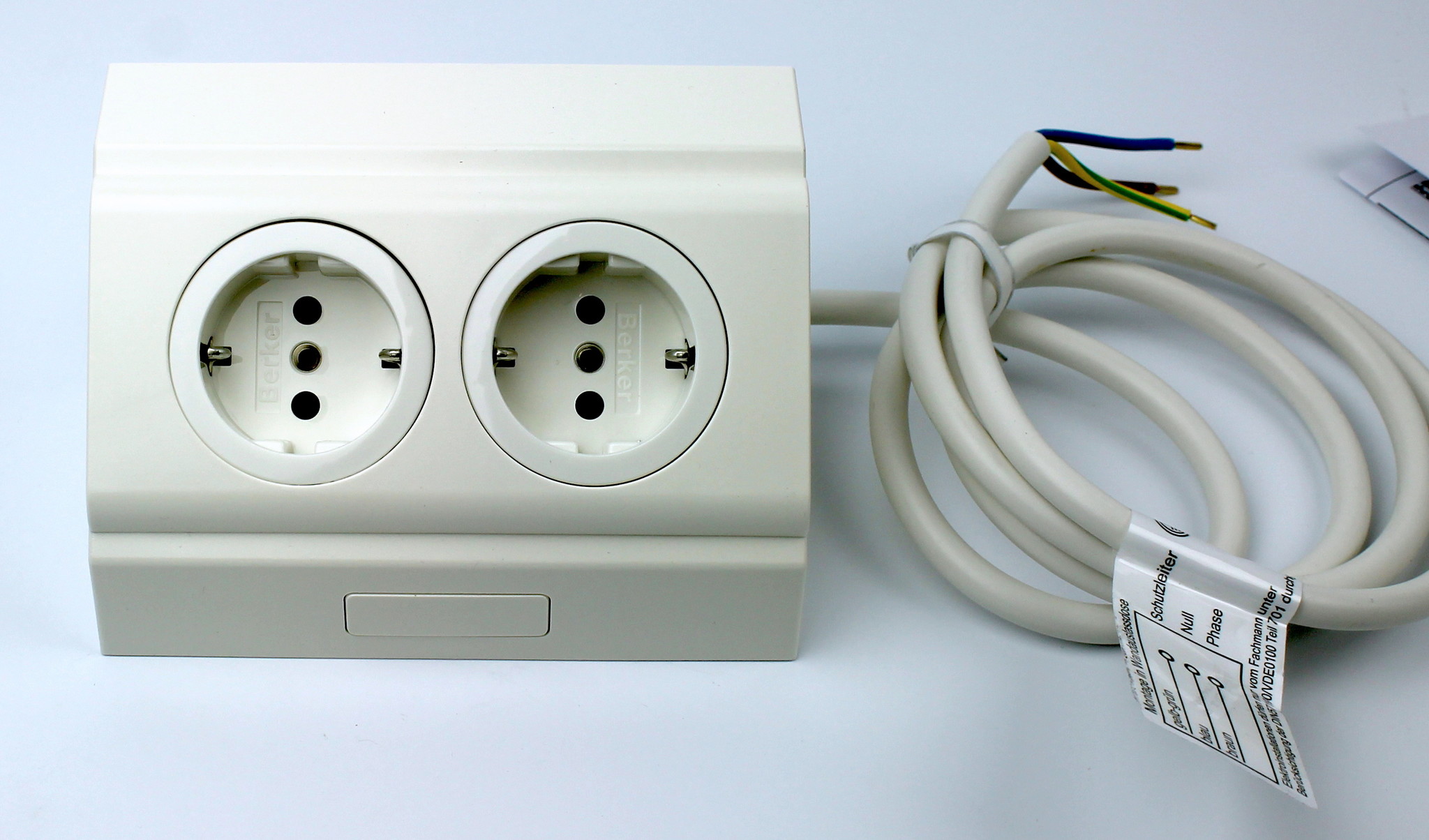 Double socket grounded for corner mounting - R&M Lighting