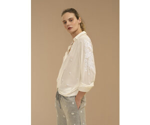 flower-silk-blouse-offwhite.jpg flower-silk-blouse-offwhite.jpg