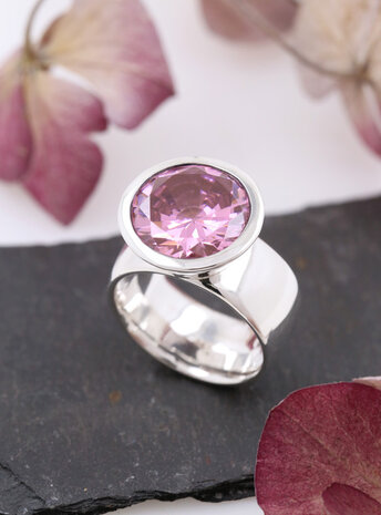 Prunkstuck Pink Ring aus 925er Silber und Cubic Zirkonia