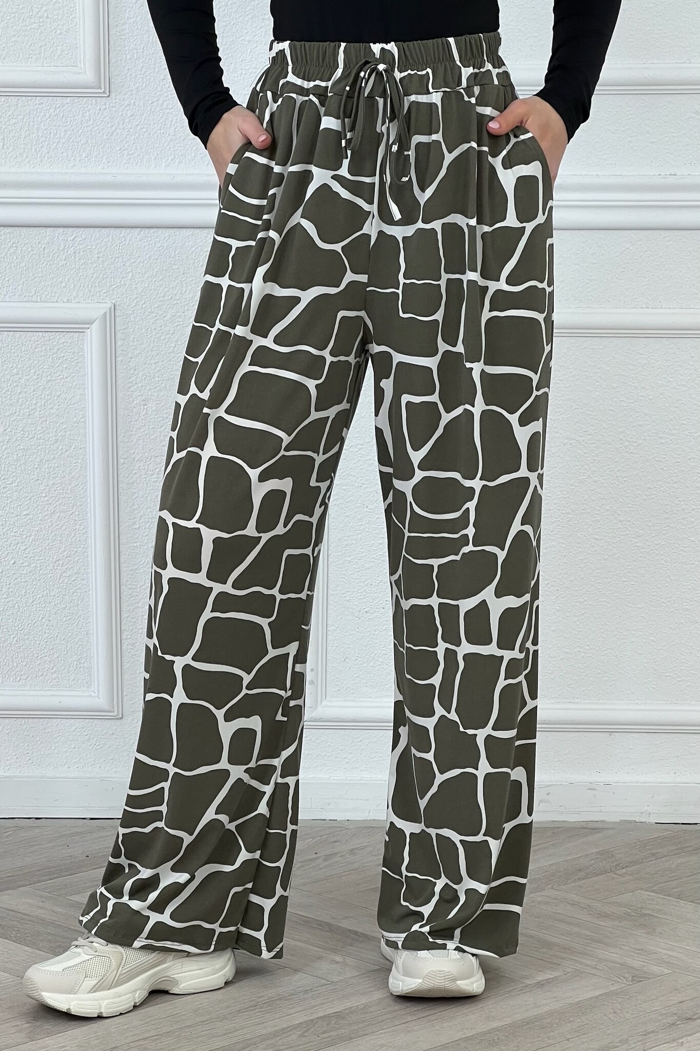 Wide Leg Big Giraffe Pants - Armygreen - Lots of Goodies