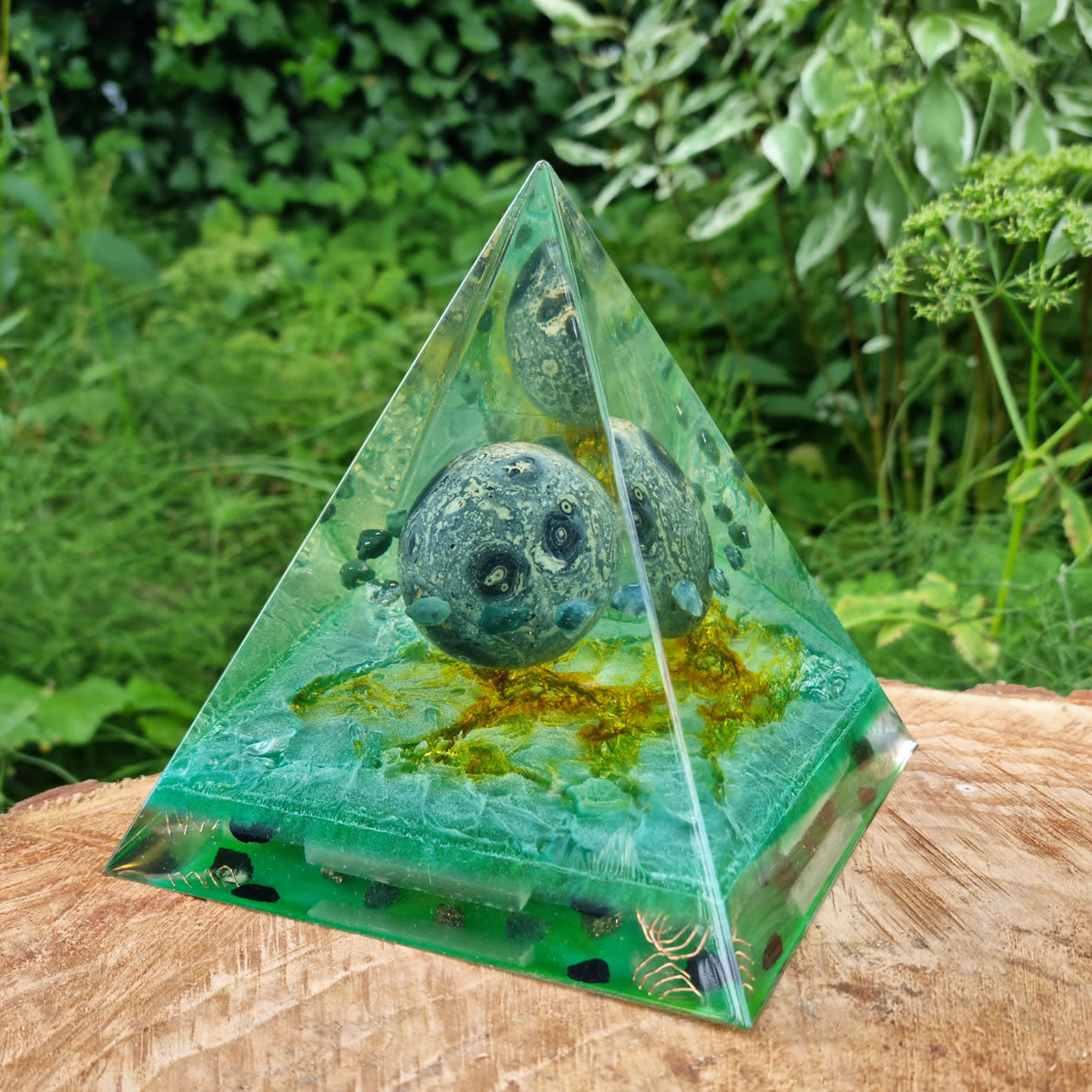 Orgonite piramide japis (kambaba) 14 cm | 1238 gram - Spiritual Garden