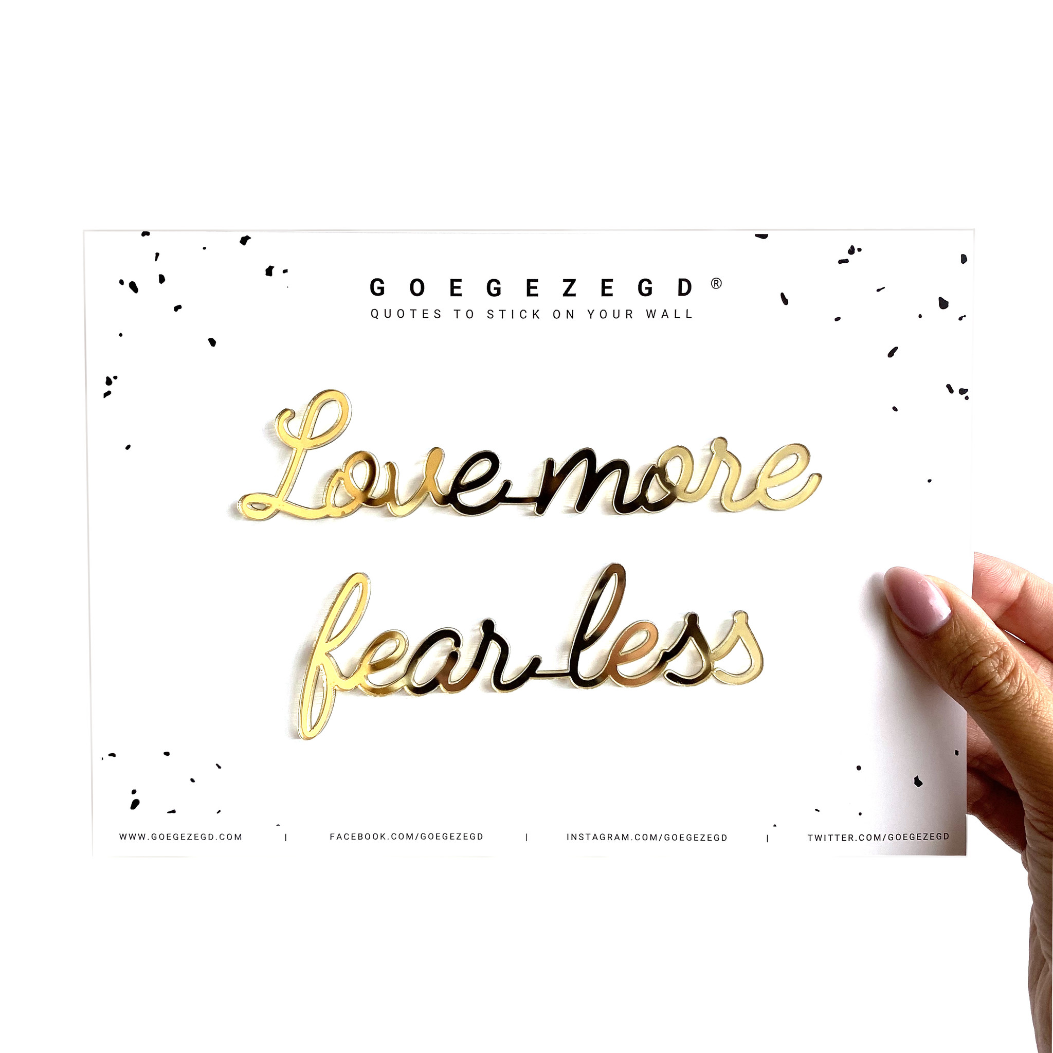 LOVE MORE FEAR LESS - GOEGEZEGD