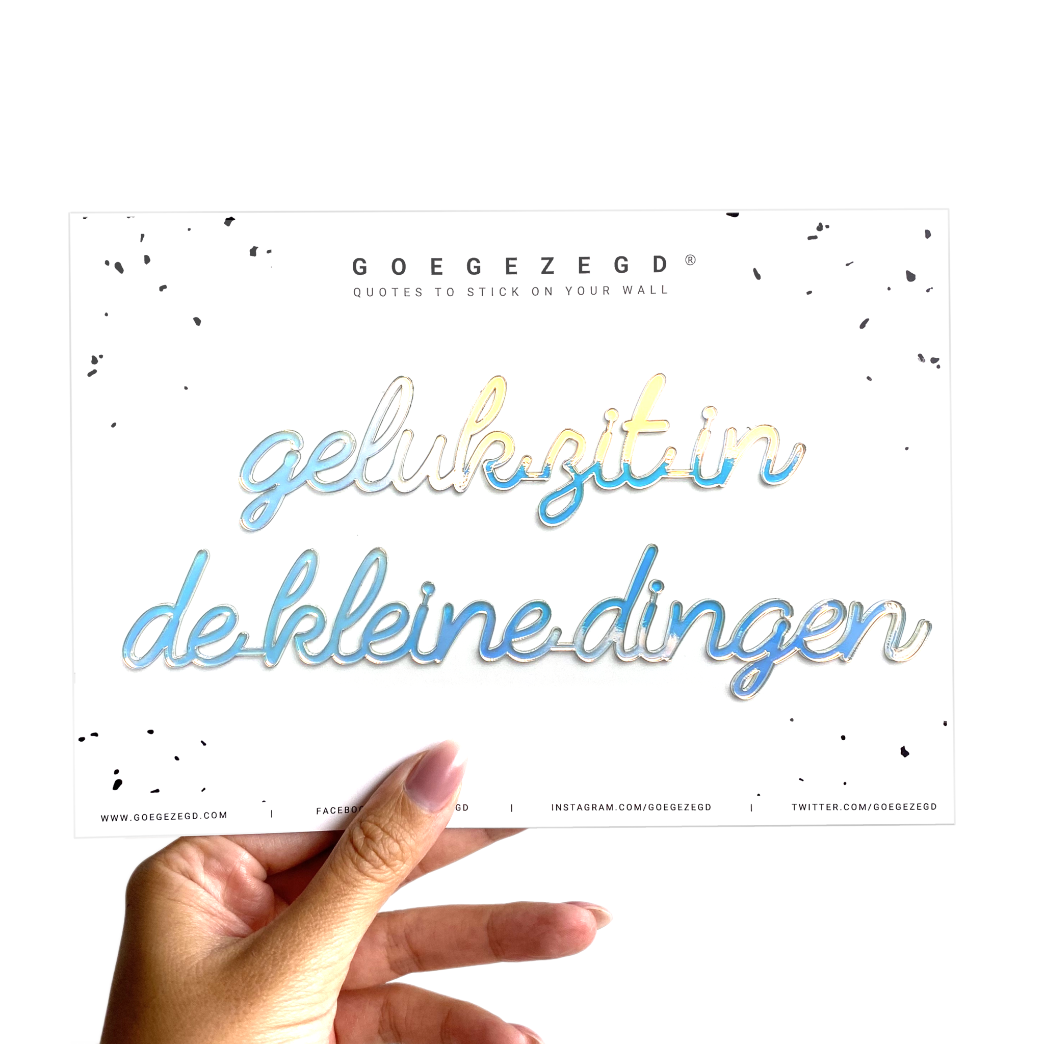 GELUK ZIT IN DE KLEINE DINGEN (NEW) - zelfklevende quote - GOEGEZEGD