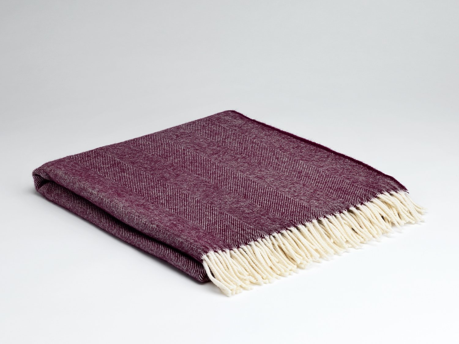 McNutt of Donegal Plaid Lambswool 140x200 Bordeaux - Luxe Warmte ...