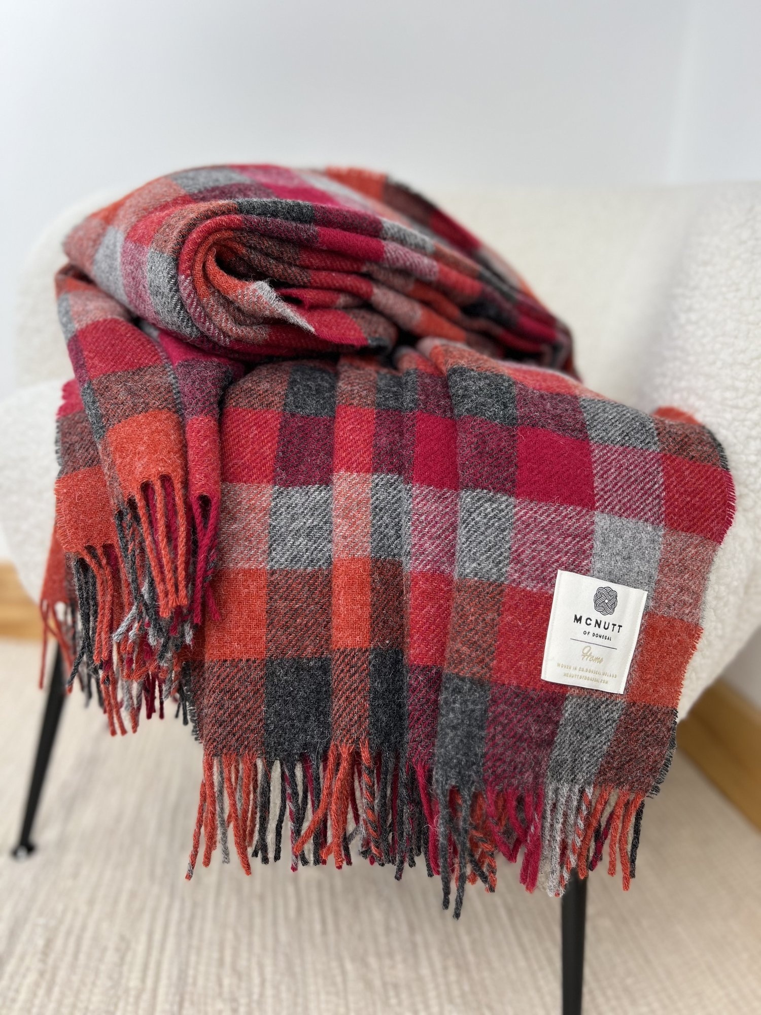 McNutt of Donegal Rood Wol Plaid 145x200 - Luxe & Comfort | Bedshop.nl
