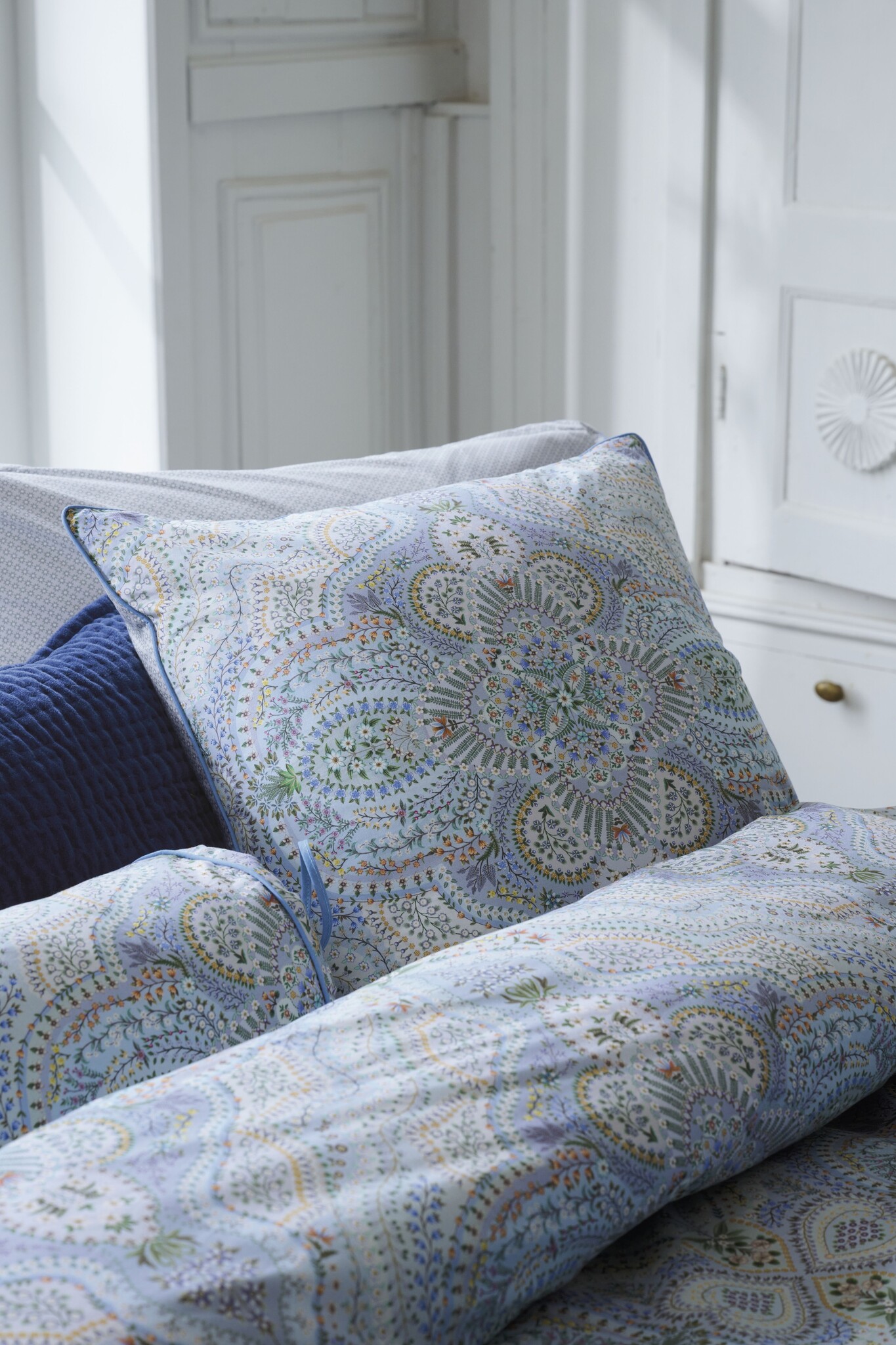 Pip Studio Pip Studio Moon Flower Square Cushion Licht blauw 53x53 cm ...