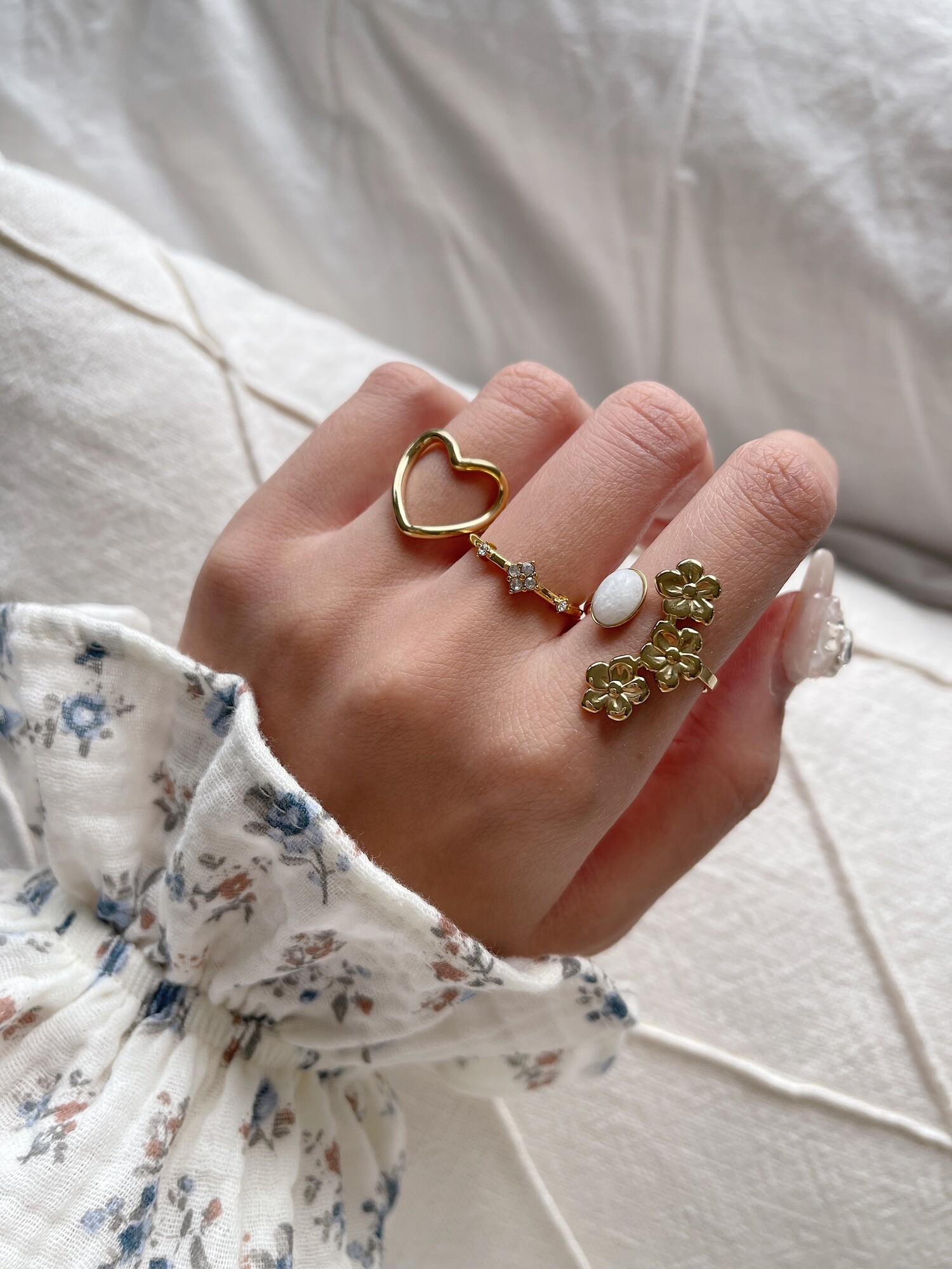 Gold Crystal Flower Ring / White - Hello My Love