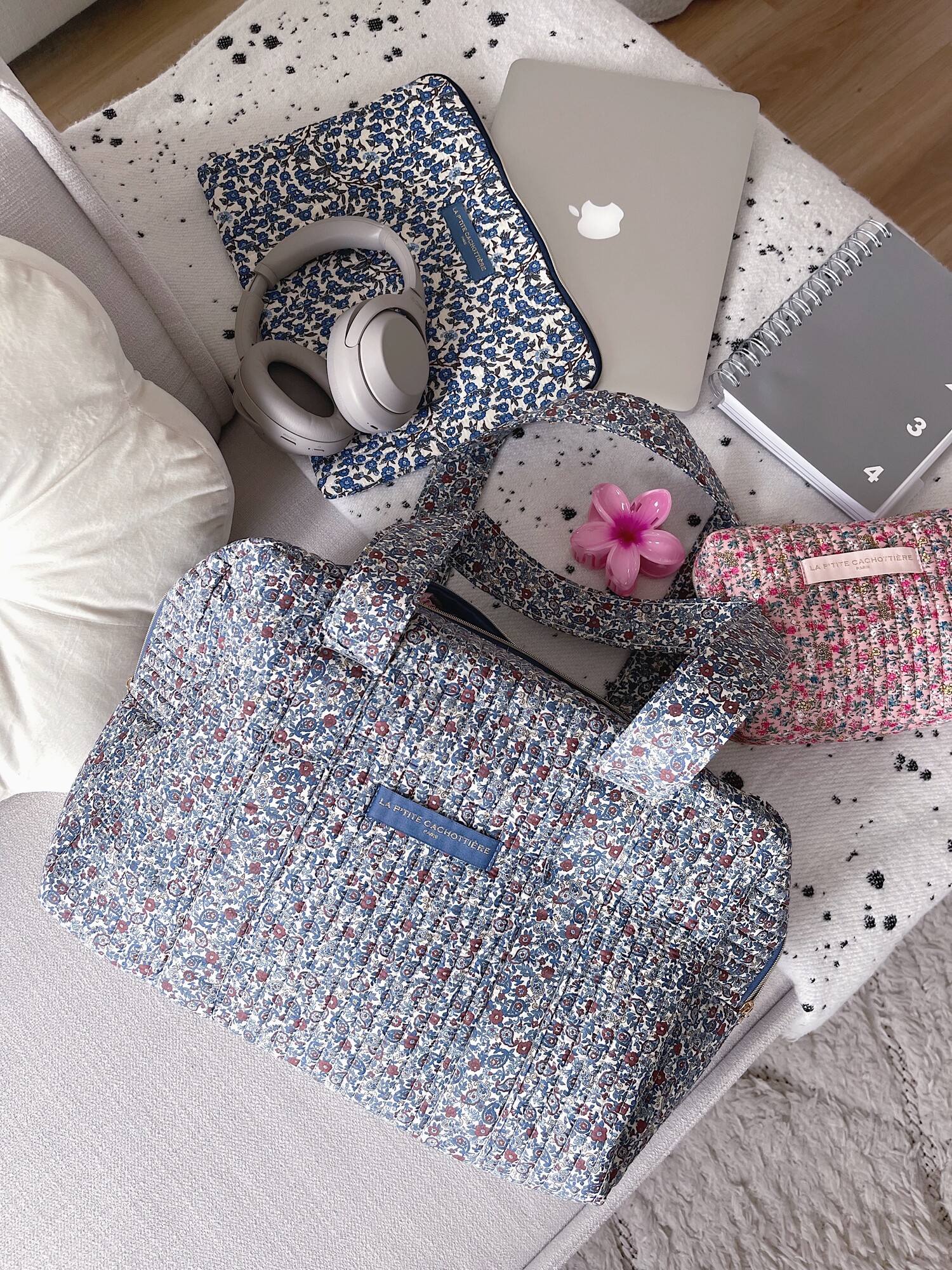 Acacia Flower Travel Bag / Denim Blue - Hello My Love