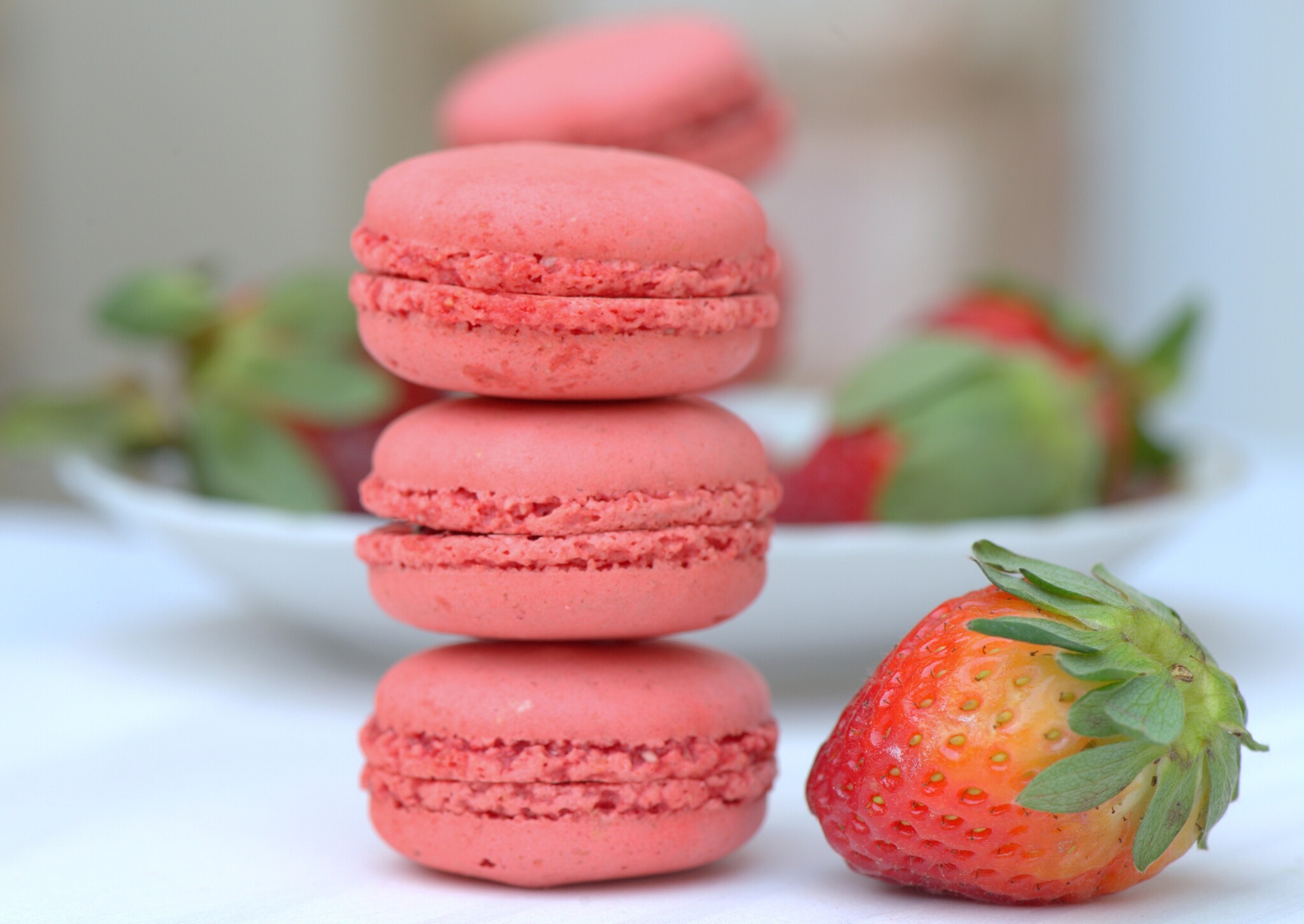 Macarons met aardbeien en groene thee vulling - tastea - Tastea B.V.