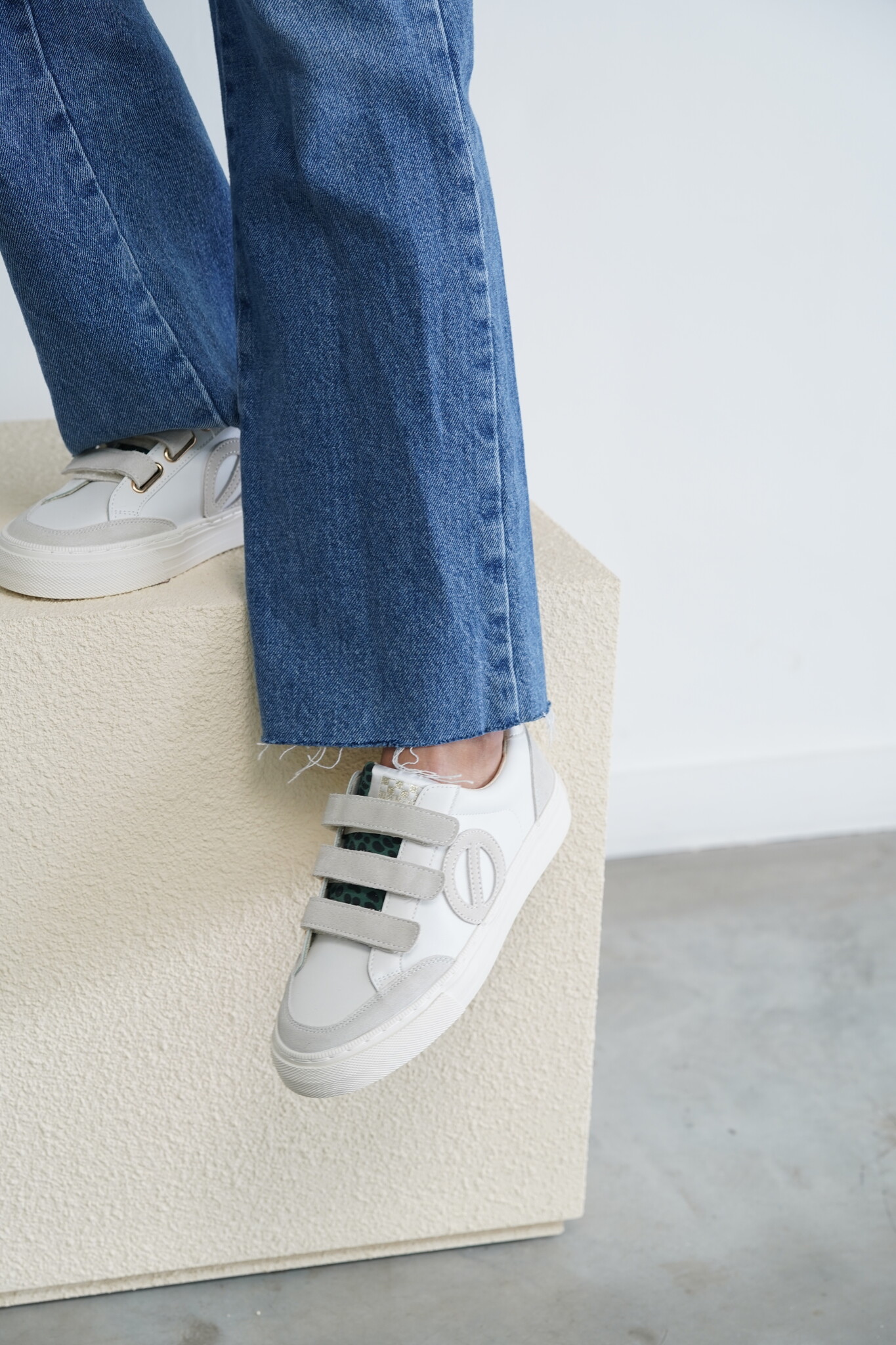 Strike Straps White Leo - Factory Store