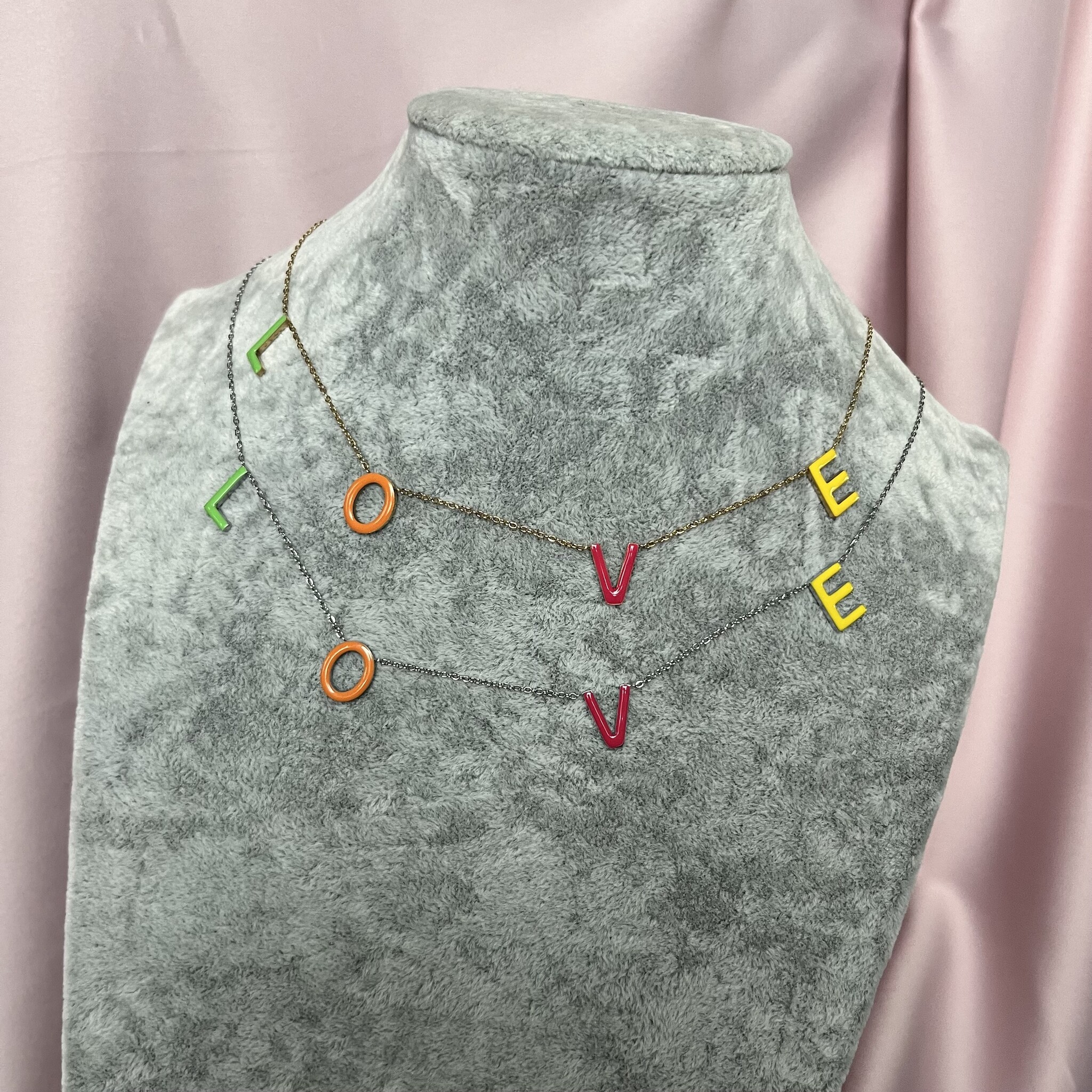 Gekleurde Love Ketting - bycjewels