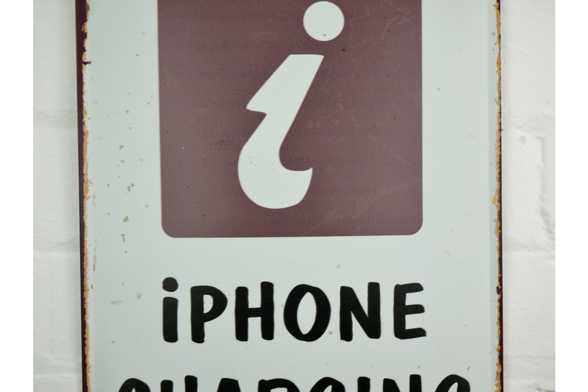 iPhone Charging Metal Sign - Freitaslaf Net LTD - Freitaslaf Net LTD