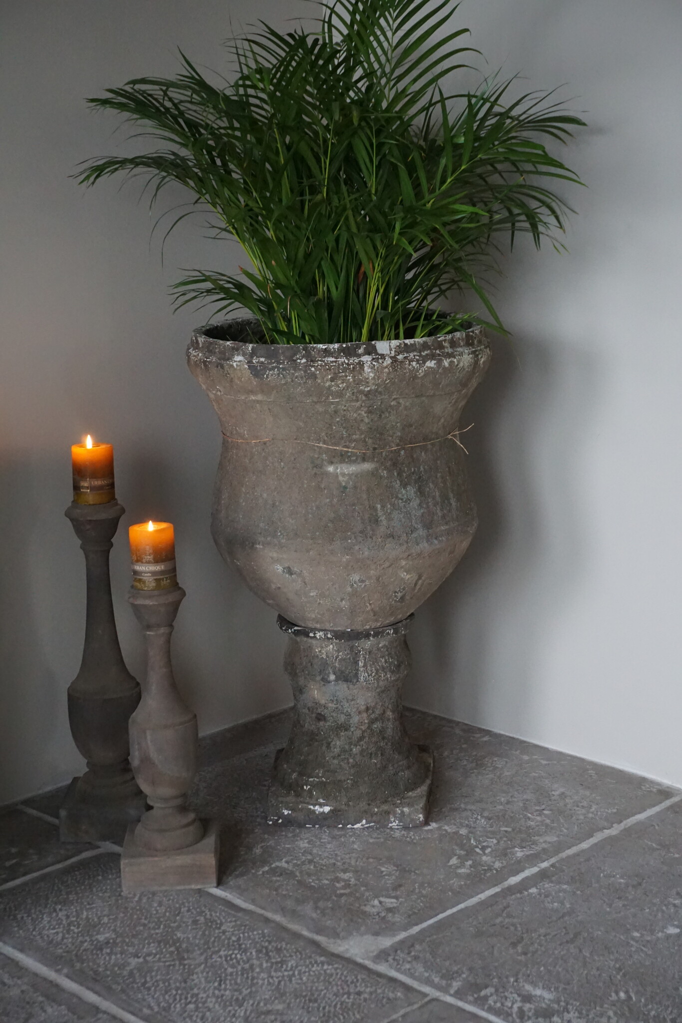 Indonesische Pot Met Voet | H91 x D55 cm | Rene Houtman Interieurs ...