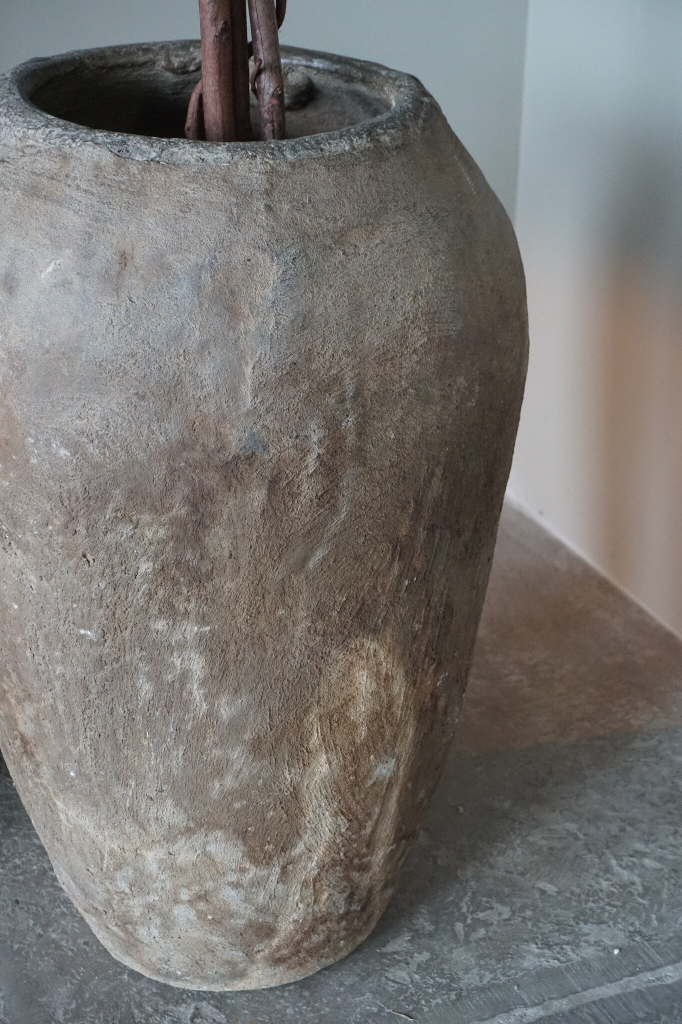 Unieke Stenen Kruik | H77 x D41 Cm | Rene Houtman Interieurs - Rene Houtman