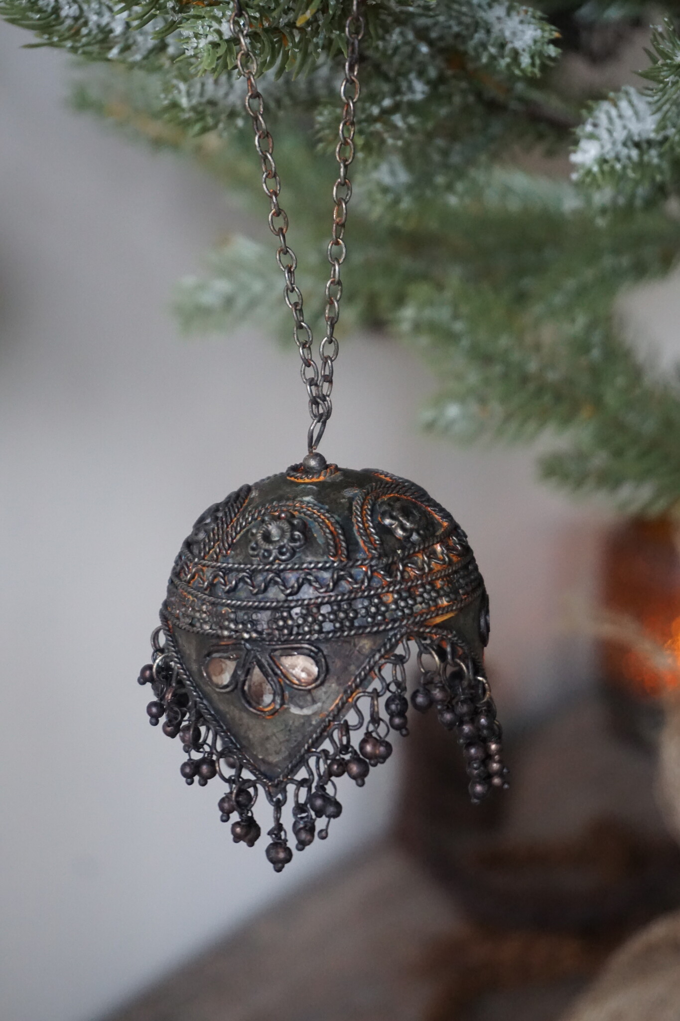 Metalen Verweerde Hanger | India | Rond Met Puntjes | Rene Houtman ...