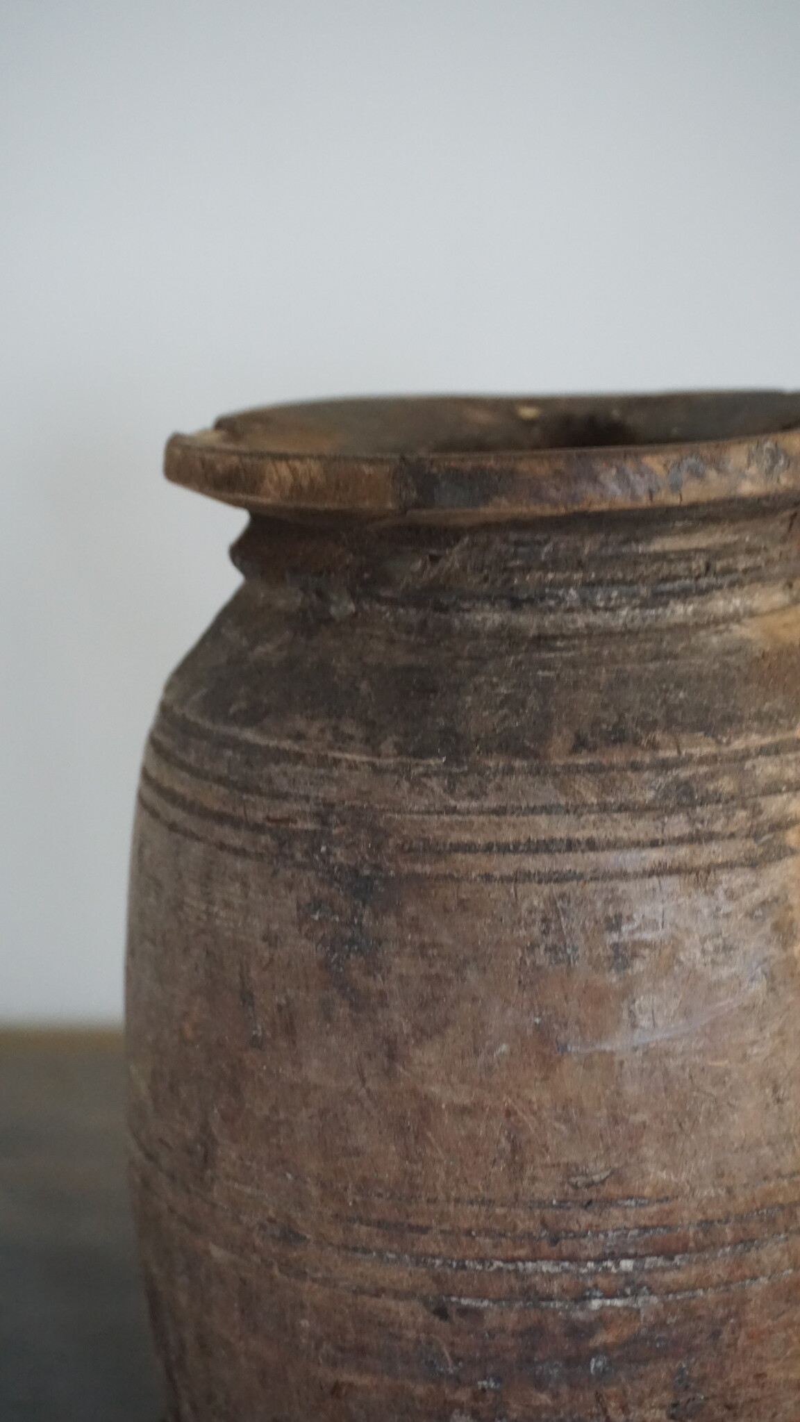 Nepalese Houten Pot | H20 x D15 cm | Rene Houtman Interieurs - Rene Houtman
