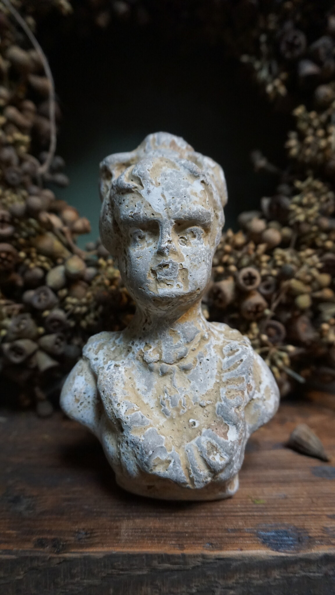 Borstbeeld Vrouw | H17 x B10 cm | Verweerd Steen | Rene Houtman - Rene ...