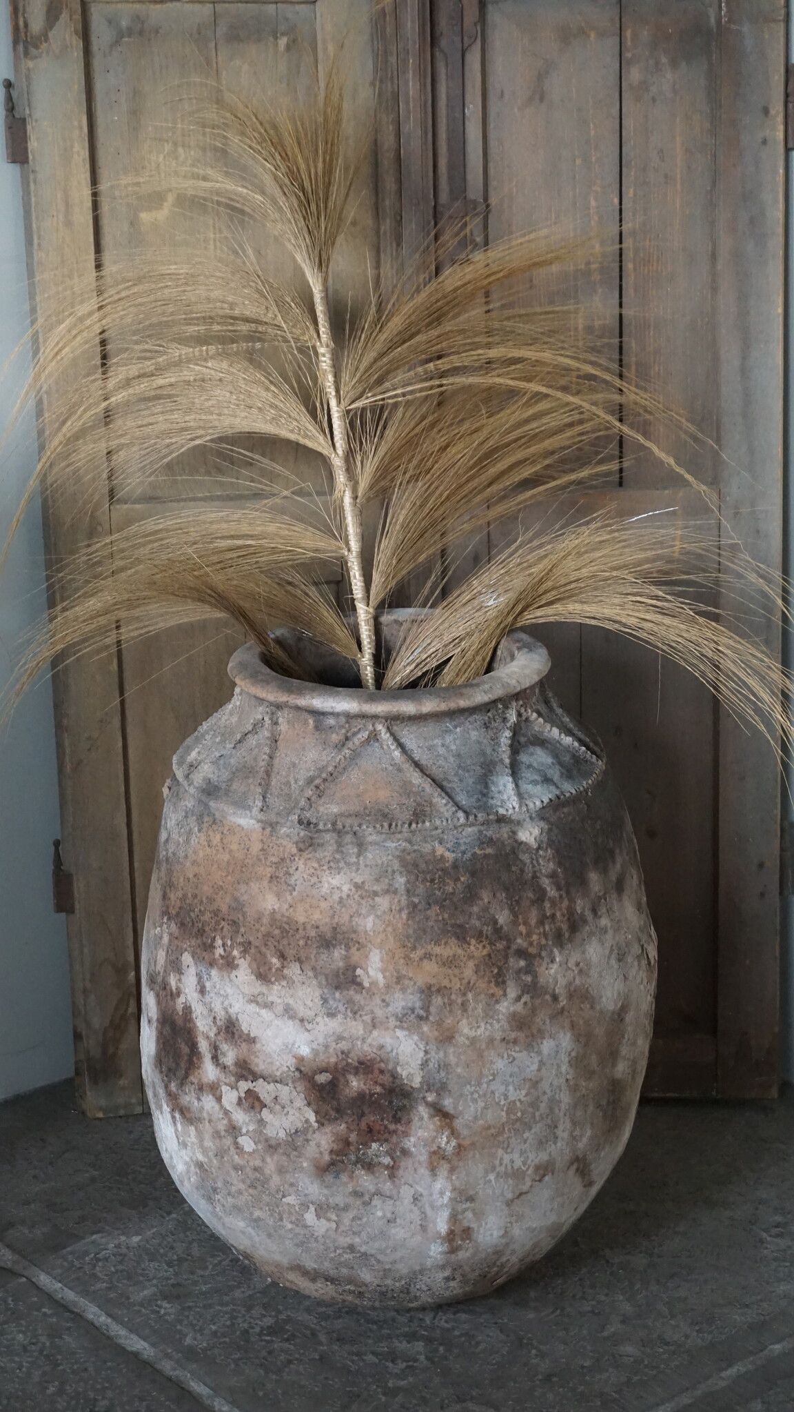 Oude Nepalese Pot | H64,5 x D50 cm | Rene Houtman Interieurs - Rene Houtman