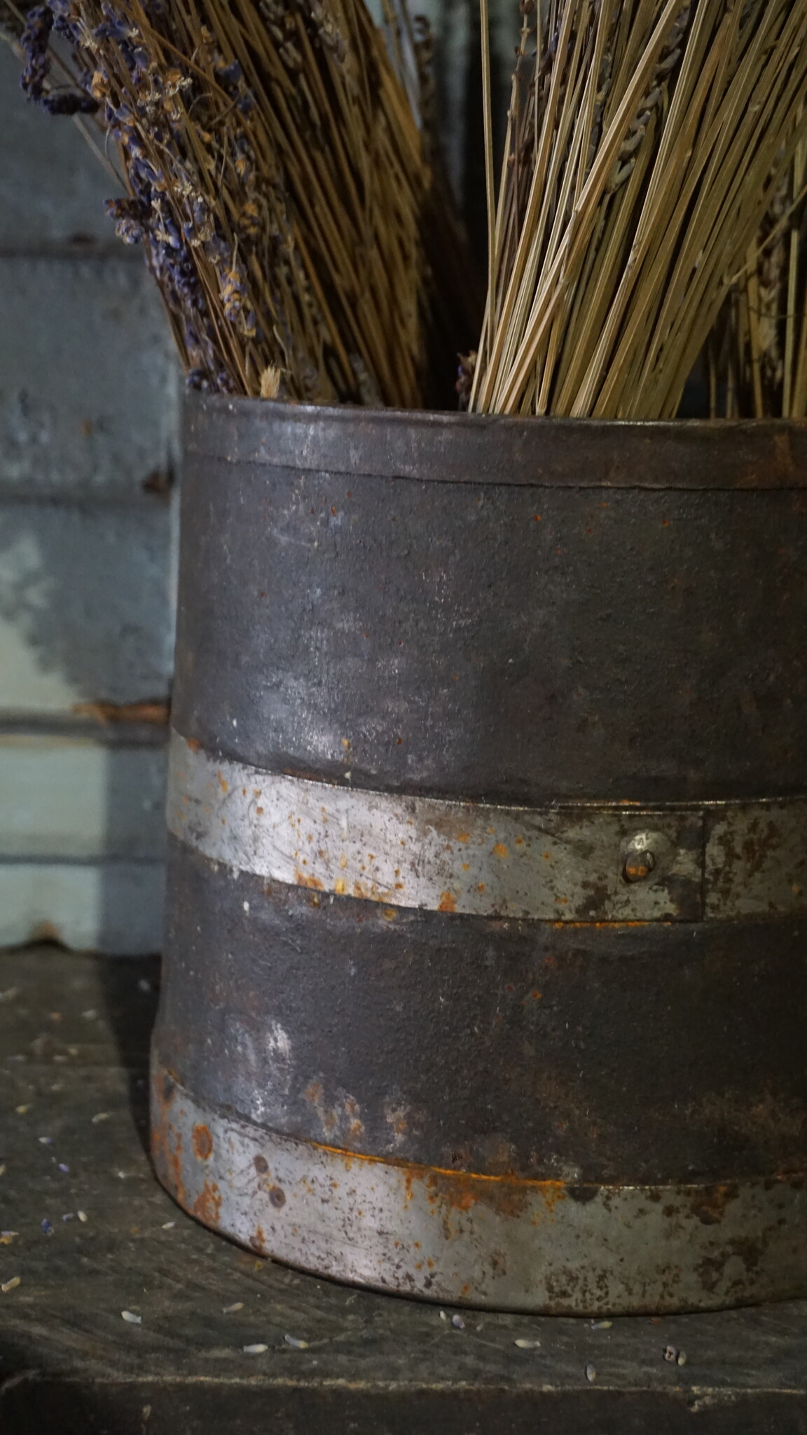 Stoere Authentieke Roestige Metalen Pot | Rene Houtman Interieurs ...