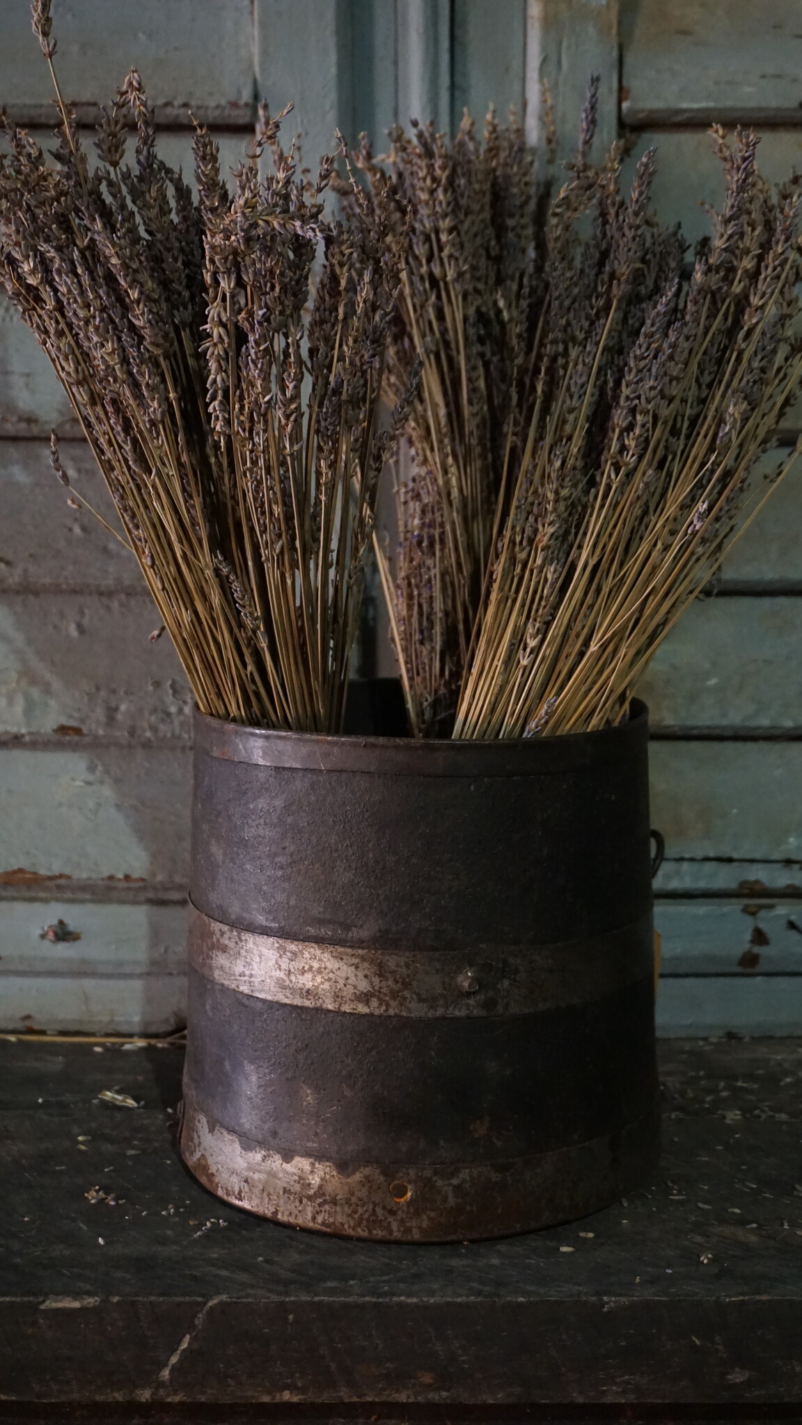 Landelijke Authentieke Oude Metalen Roest Pot | Rene Houtman - Rene Houtman