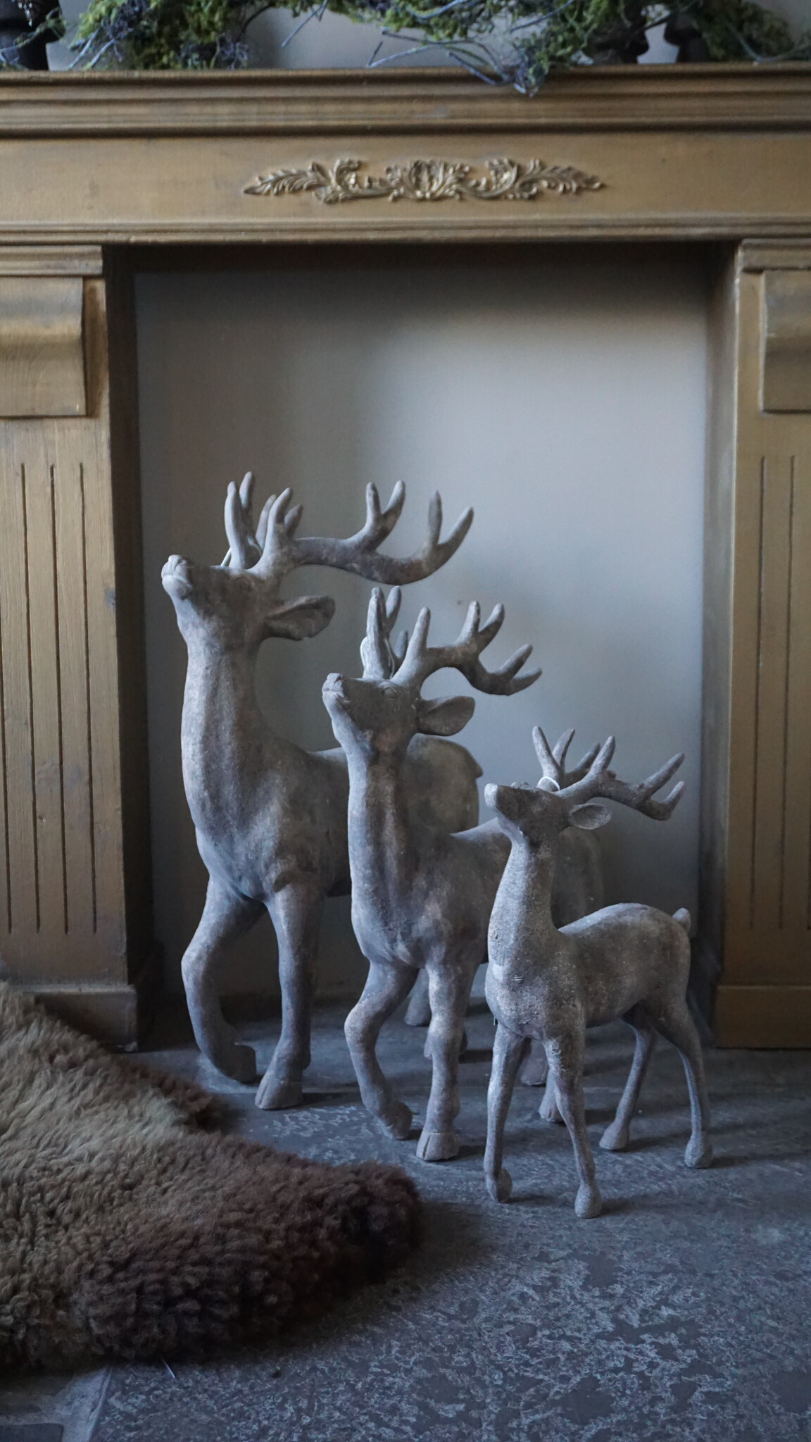 Hert Orion M | Wit/Grijs | H50 x B35 x D12 cm | Rene Houtman - Rene Houtman