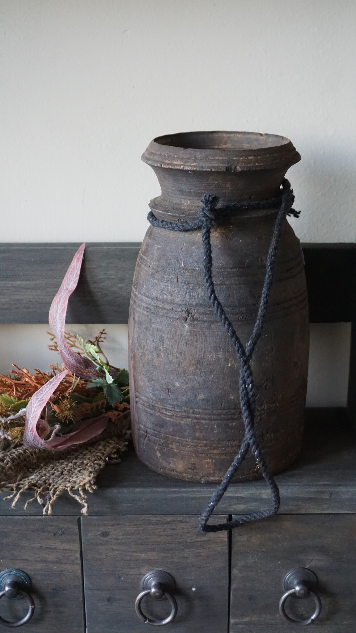 Nepalese Houten Pot | H23 x D12 cm | Rene Houtman Interieurs - Rene Houtman
