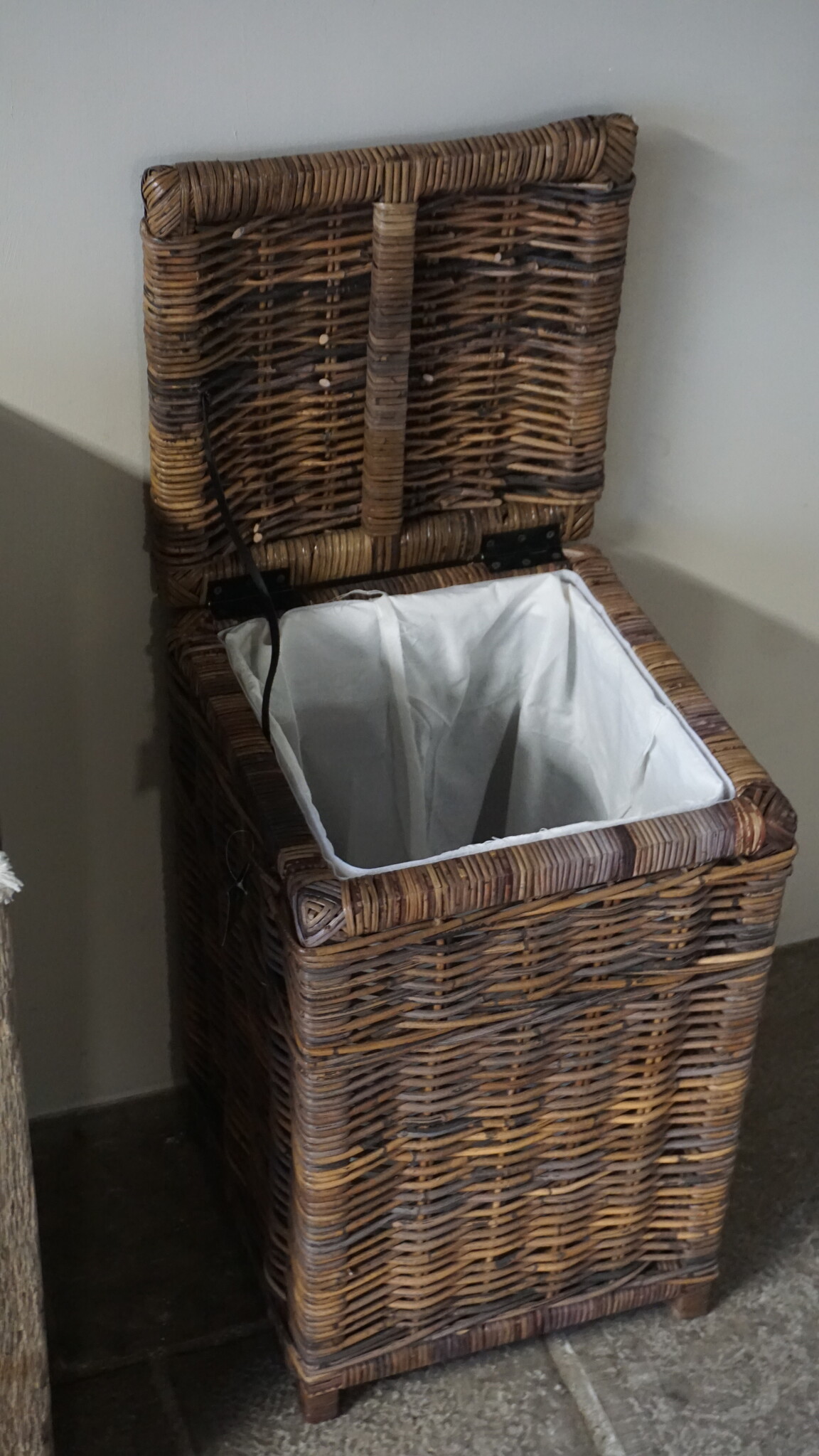 Wasmand Rotan/Riet | Bruin | H67 x B40 x D40 cm | Rene Houtman - Rene ...
