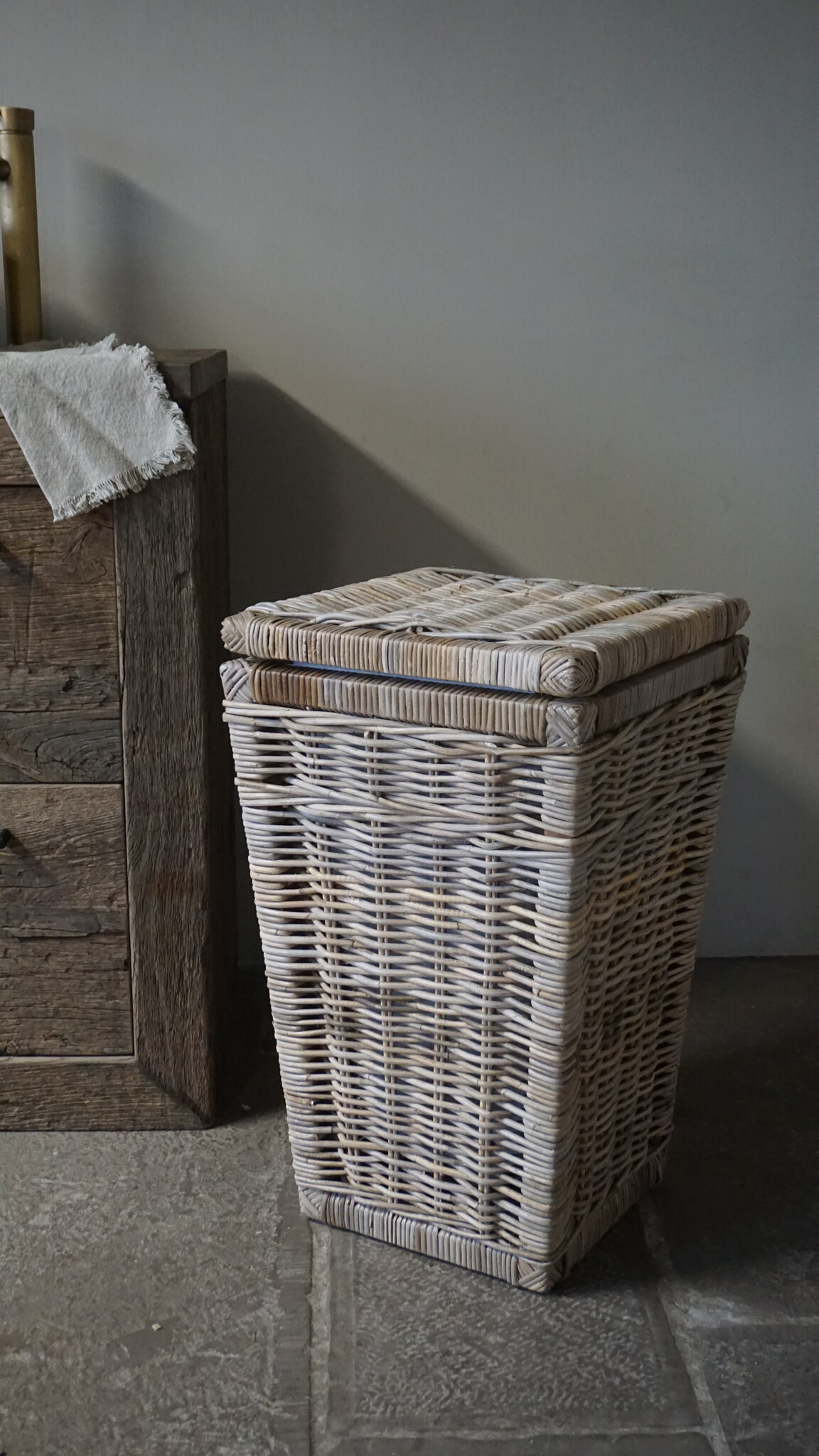 Wasmand Rotan/Riet | Grijs | H66 x B40 x D40 cm | Rene Houtman - Rene ...