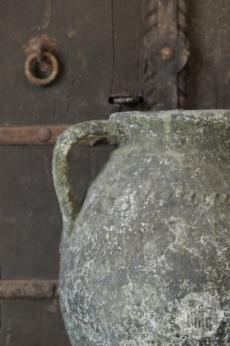 Oude Verweerde Pot | Indonesie | H39 x B37 x D34 cm | Rene Houtman ...