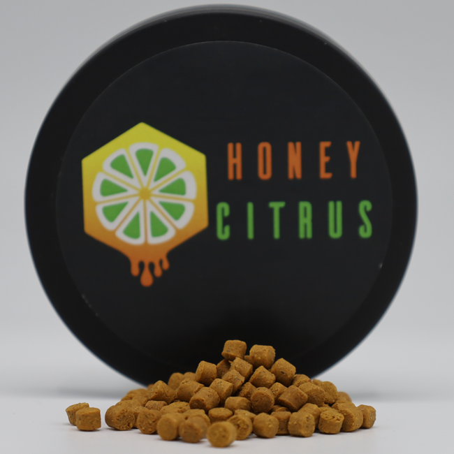 De Honey Citrus - Hard Feeding Pellets - 1KG - 4mm - Geel - KarperCentrale