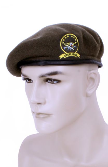 Militaire baret met badge 'Special - De verkleedzolder, voor al uw ...