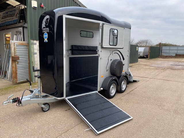 Cheval Touring One Single Horse Trailer - Fieldfare Trailer Centre