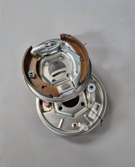 200 X 50 Bolt on back plate assembly Knott IWT Style POST 96 (PAIR ...