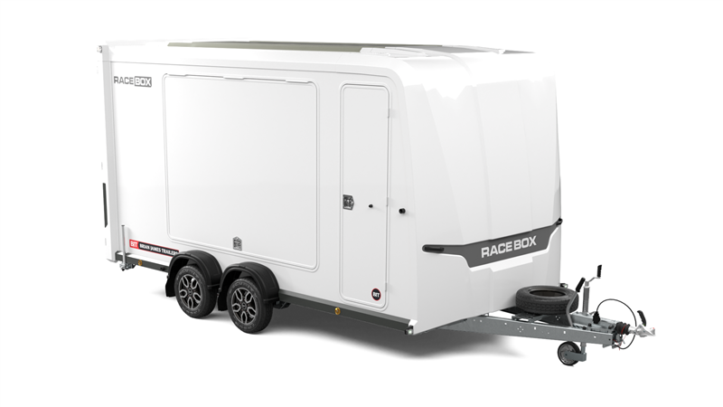Race Box 610, 4.50 m x 1.95 m bed, 3,000 Kg, Twin Axle, White ...