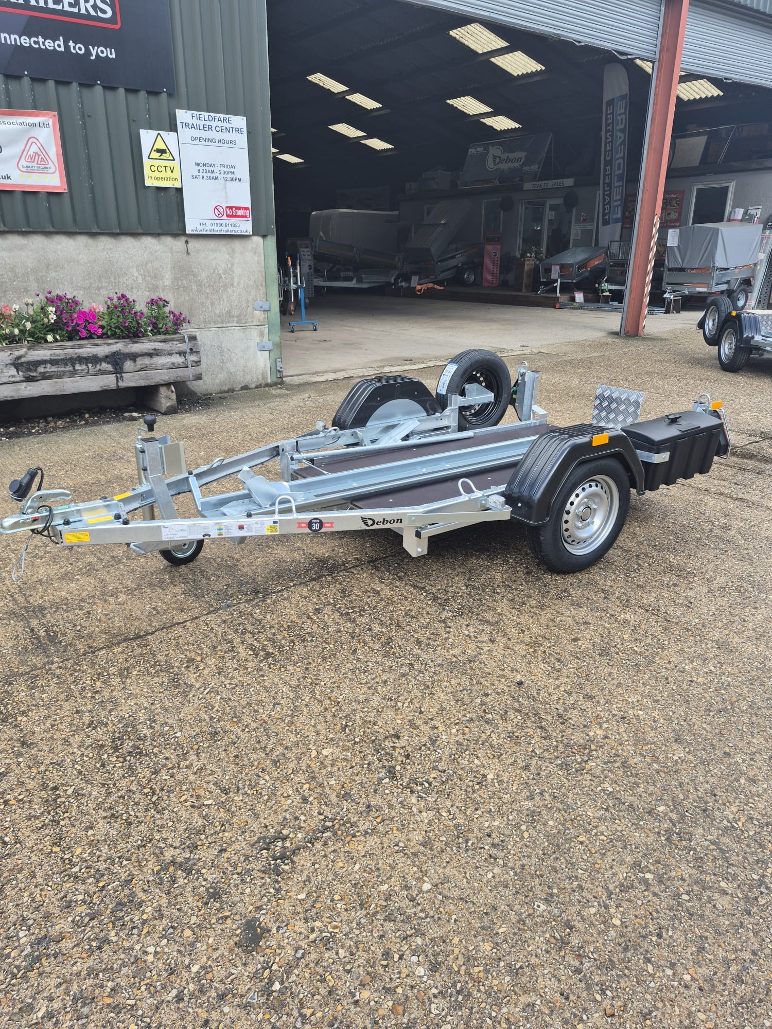 Debon Moto1 Single Tilt Bed Motorcycle Trailer 600kg GVW 427kg Payload ...