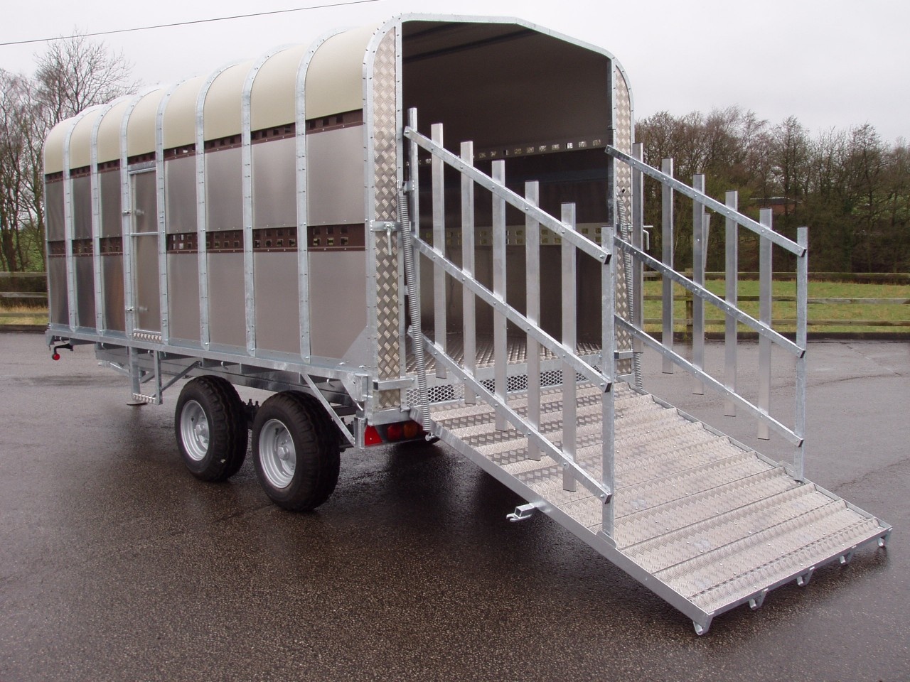 Bateson 90LT 16' Livestock Tractor Trailer Twin Axle 8 Ton - Fieldfare ...