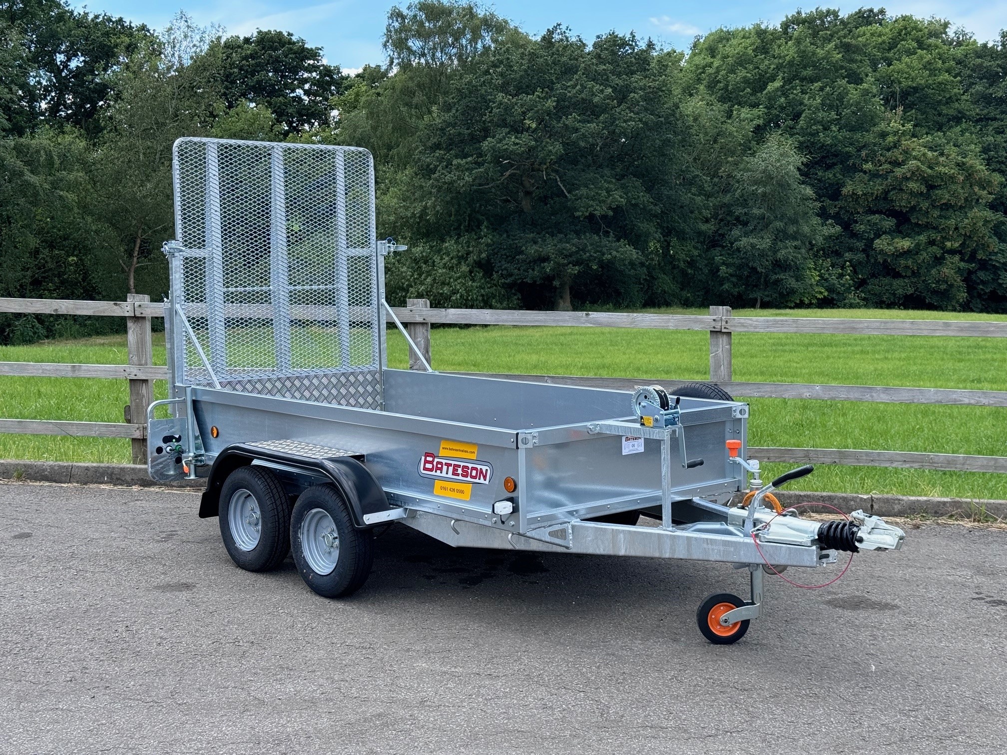 Bateson Model 0844 8' x 4' Twin axle general purpose braked trailer ...