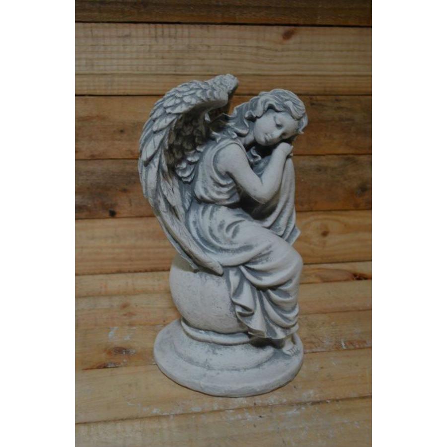 Engel op bol │ Betonnen beeld │ Decoratie │ Tuinbeelden Loodsvol.com ...