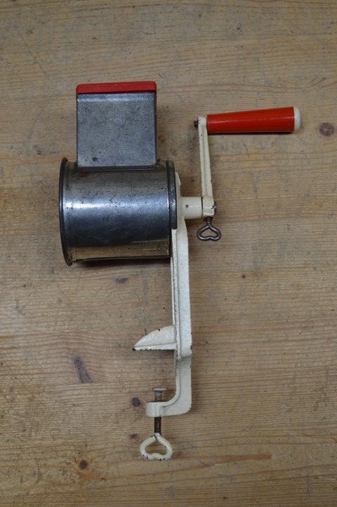 Rasp met tafelbevestiging │ Keukenmolen │ Ouderwets │ Loodsvol.com ...