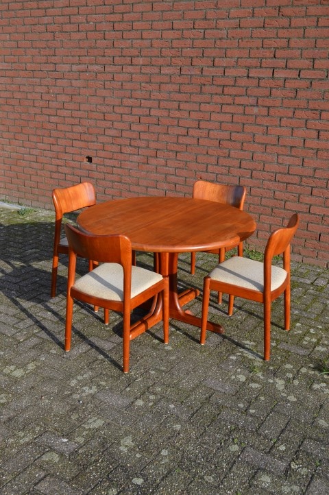 Retro design eethoek | Tafel met 4 stoelen | Vintage | Loodsvol.com ...