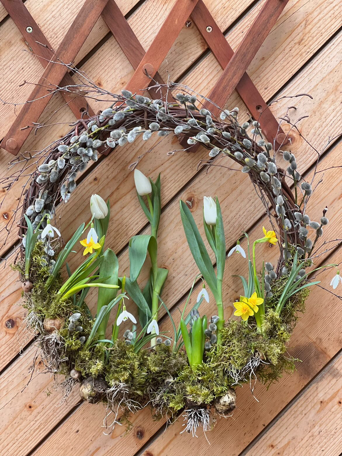 Living Spring Wreath - Blomsterkrans