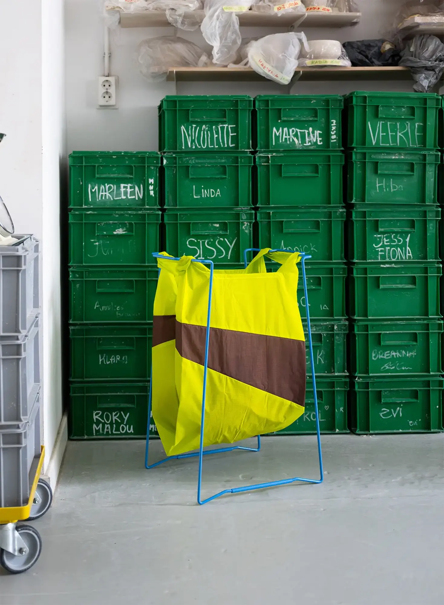 Susan Bijl - trash rack blue large - blue - Hoge Ramen