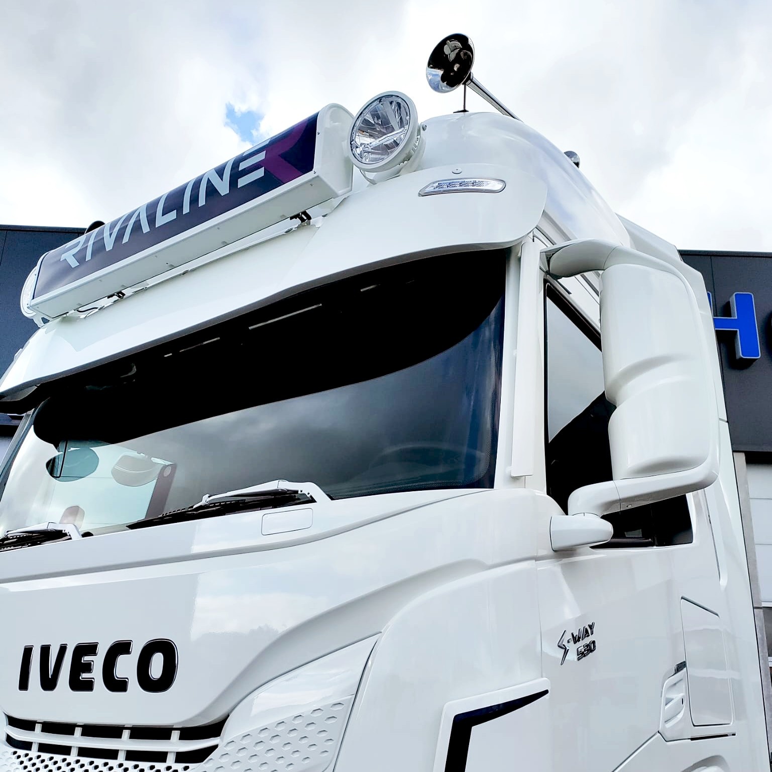 Iveco S-Way Sunvisor Type 1: Premium Fit & Sun Protection - Solar Guard