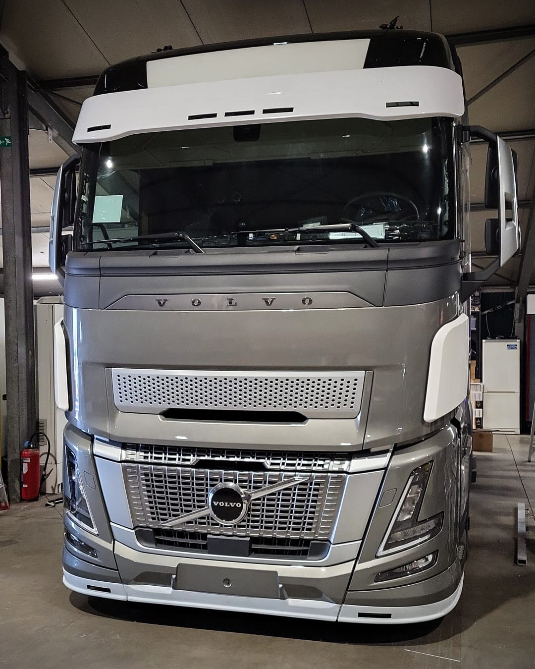 Solar Guard | Front Spoiler 9 cm for Volvo FH Aero - Solar Guard ...