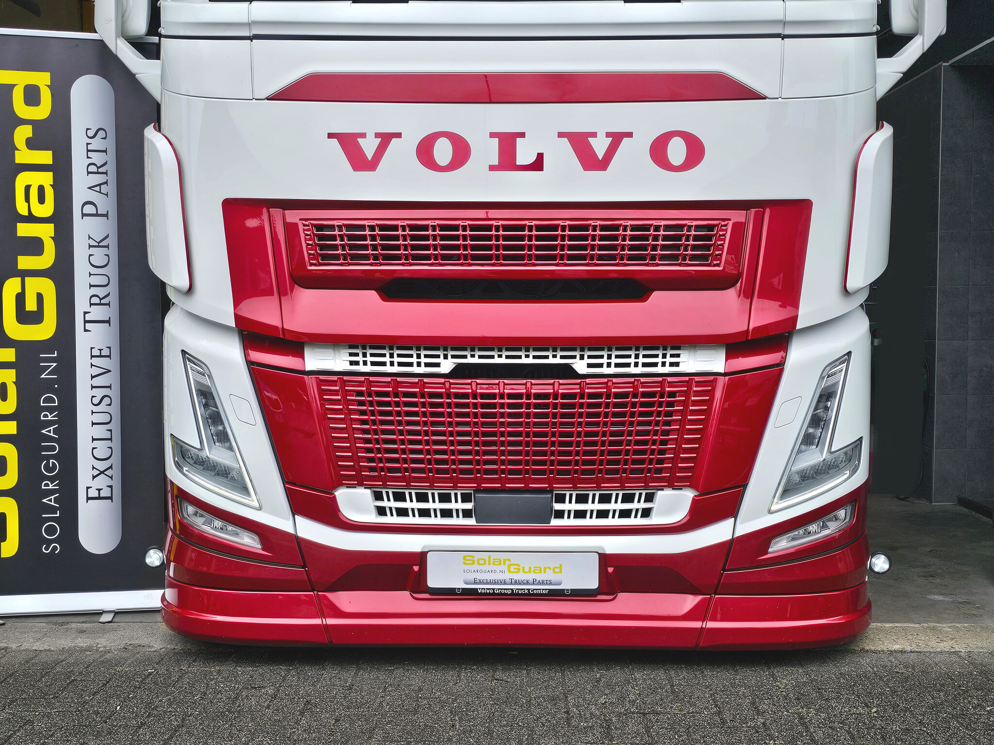 Volvo Aero Upper Grille: Style & Performance Upgrade for FH - Solar Guard